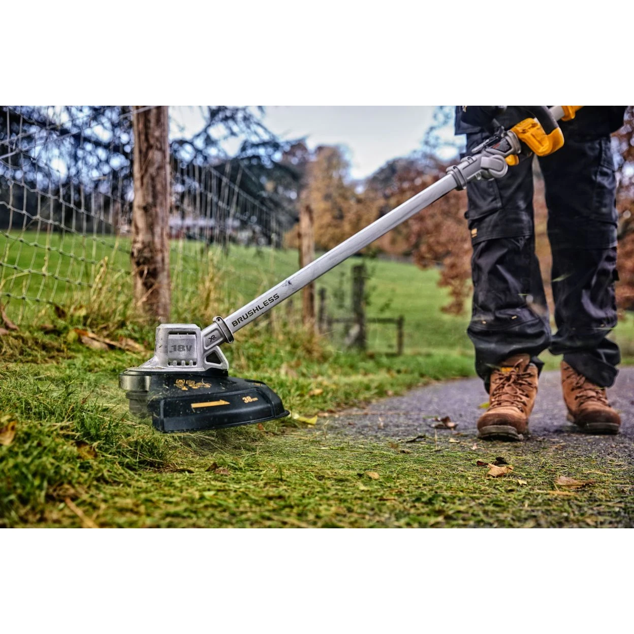 Dewalt xr brushless trimmer store